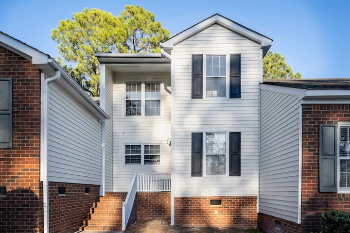 Spacious 2 Br Condo/pool Access. - Columbia, SC