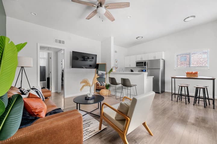 Modern Boho | Downtown | Wifi | Gated Parking - West End Historic district - Dallas