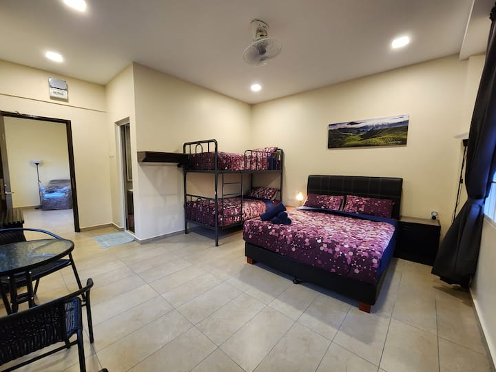 Fathers Guesthouse. Quad 3rd Fl->10 Year Olds+ - Tanah Rata