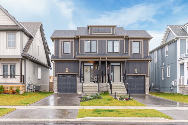 Relax & Recharge At A Modern Retreat In Windfall - Ontario