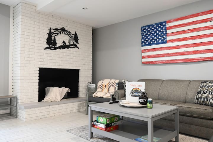 Ski In Ski Out 2 Bedroom, 2 Bath Schuss Village - Mancelona, MI