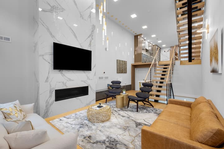 Luxury Downtown Mansion! Garage Parking! Roofdeck! - Philadelphia, PA