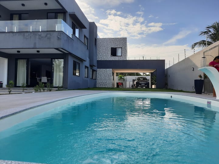 Casa De Alto Padrão Com 5 Suítes Climatizadas. - Aracaju