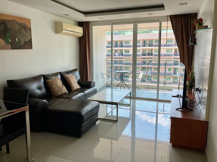 Hyde Park 2-bedroom Apartment - Pattaya