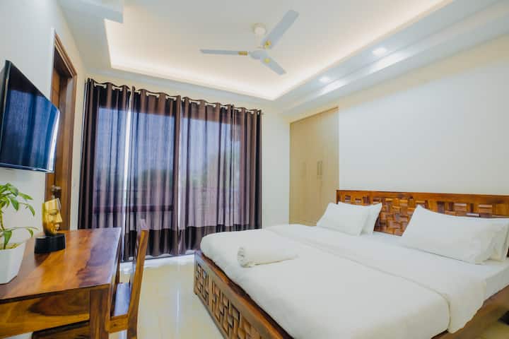 Cozy 4bhk Apartment Nr Golf Course Extension-road. - New Delhi
