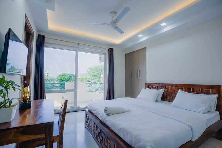 Cozy 4bhk Apartment Nr Golf Course Extension-road. - New Delhi