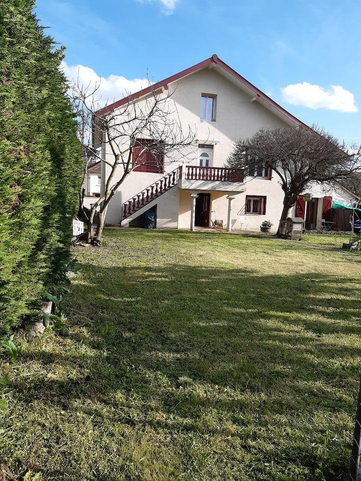 Logement Dans Résidence Terrasse Jardin Et Parking - Bourg-en-Bresse