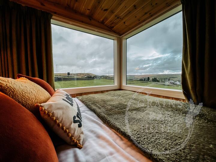 Shepherd's Hut Deluxe Family Retreat - Oldham