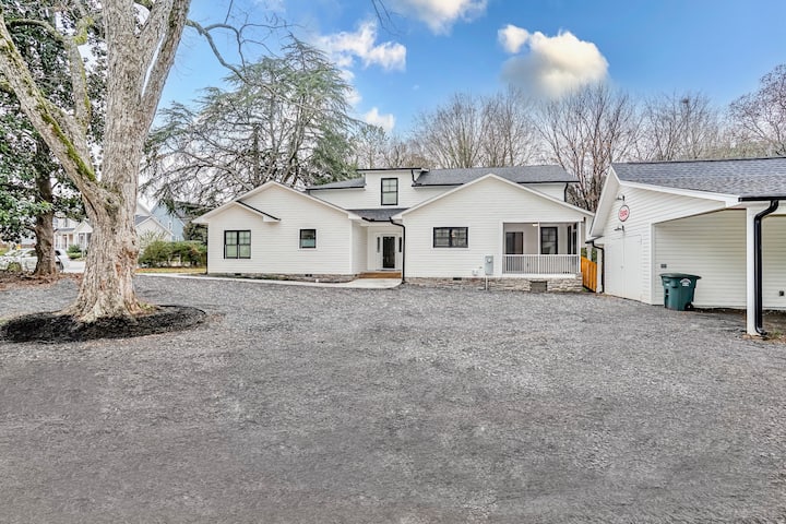 5 Br/5ba House In The Heart Of Clemson - Clemson, SC