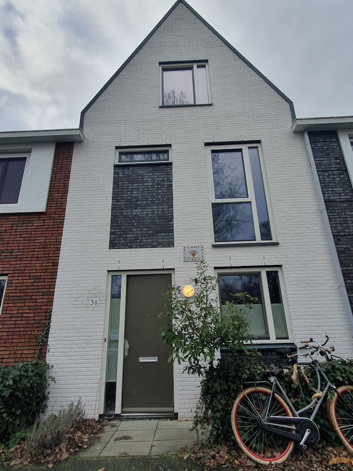 Well-connected Cool Family Spot - Amszterdam