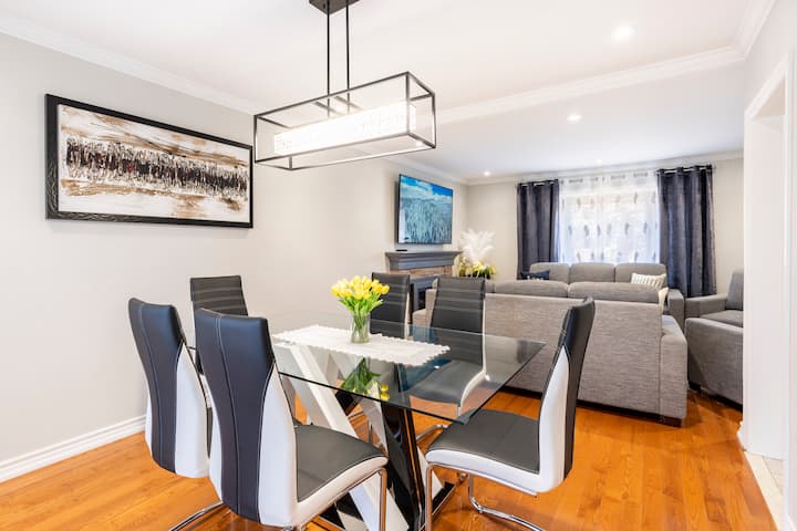 Entire House, Free Parking And Ev Charger. - Toronto