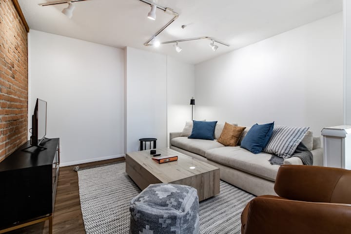 Luxury River Suites • 3br • Near Flats & Stadiums - Cleveland, OH