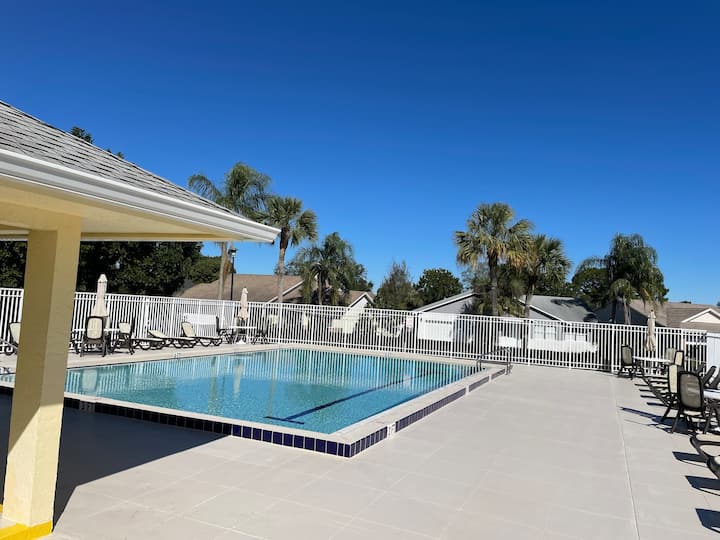 Sunny Jupiter Villa - Jupiter, FL