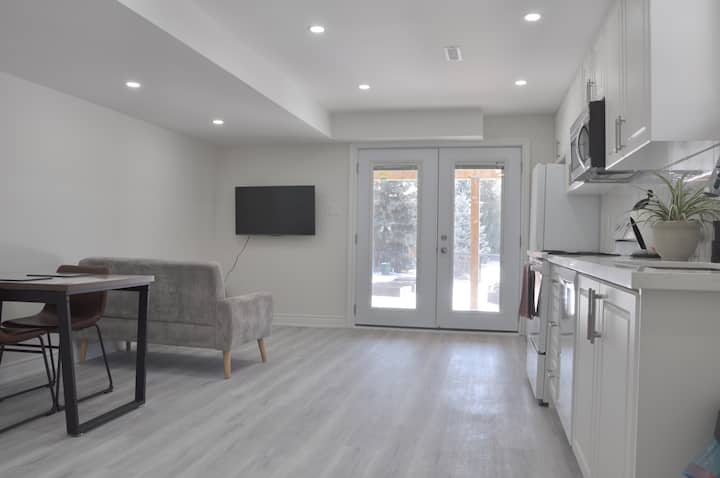 Entire Suite In Oakville - Oakville