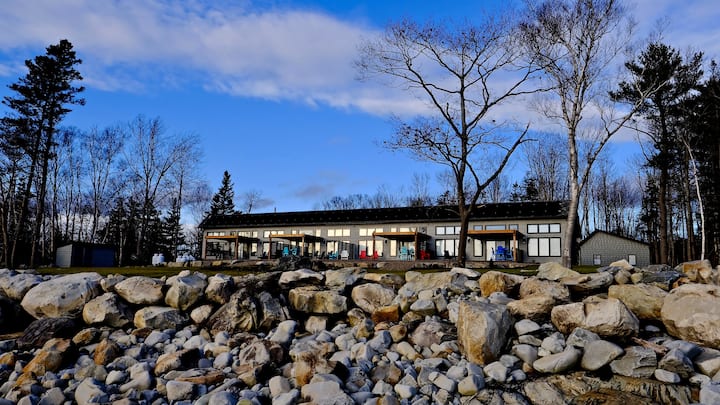 On The Rocks Oceanfront Villa - 리버풀