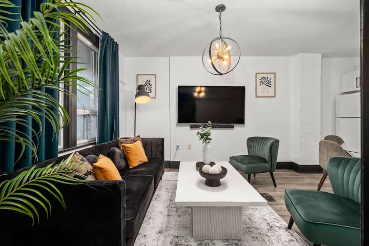 1 Min To Bus Stop | Free Parking | Pet-friendly - Richmond Hill