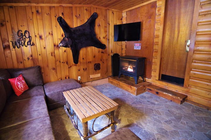 Lake George 3 Br/2 Ba Cabin #33 The Woodpecker - レイク・ジョージ, NY