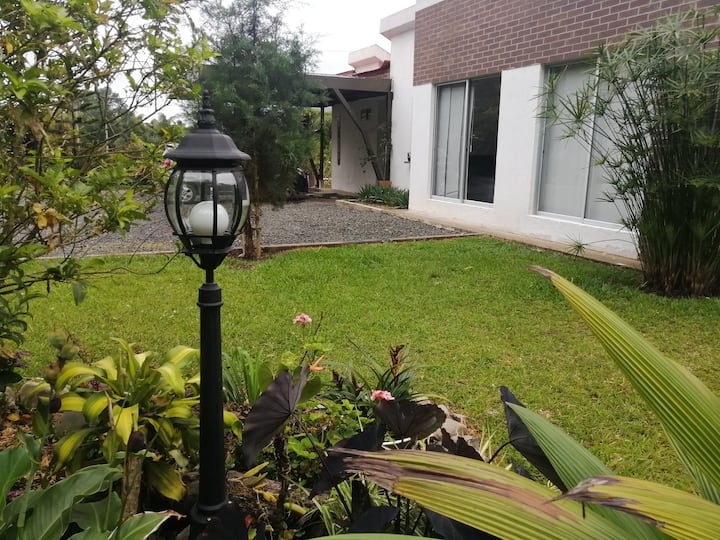 Casa Campestre A 15 Minutos Del Centro De Pereira - Pereira, Colombia