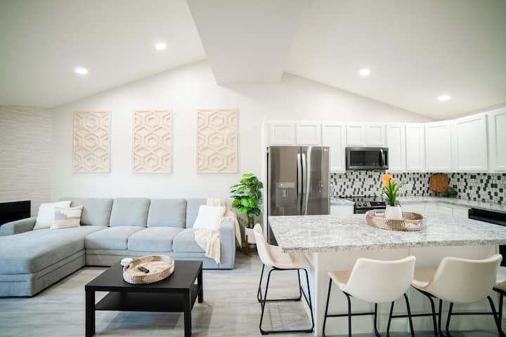 Modern Central 2br/2ba Condo • 2 Kings • Chefs Kit - Tucson