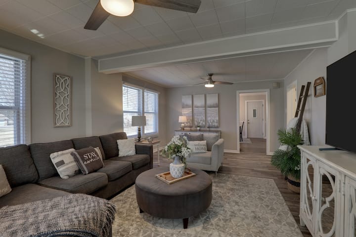 Cozy And Relaxing 3 Bedroom Home - Wakonda State Park, La Grange