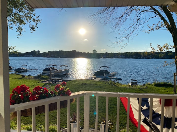 Lake, Hot Tub, Paddleboards, Kayaks, Yard Games - Howell, MI