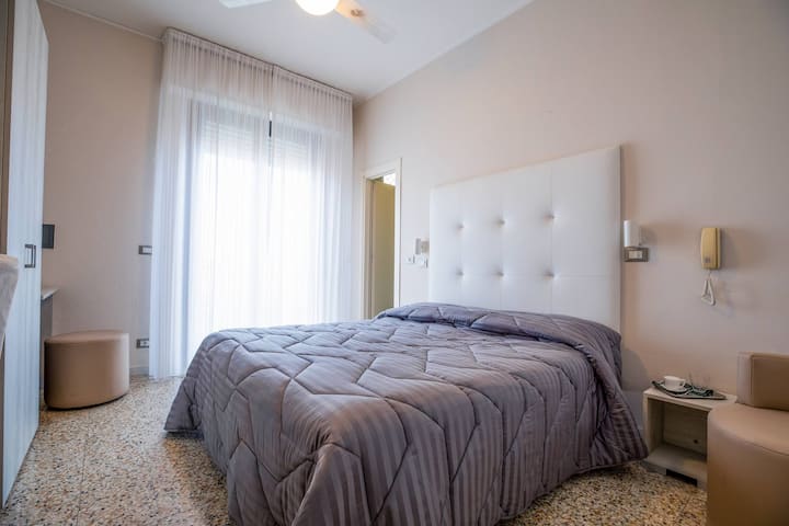Davanti Al Mare, Informale E Tanti Servizi. - Bellaria-Igea Marina