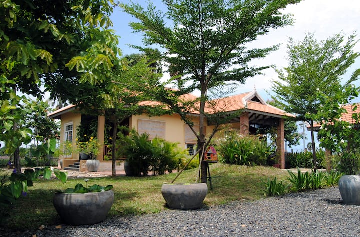 Villa, Un Havre De Paix Avec Piscine à Kampot - Cambodge
