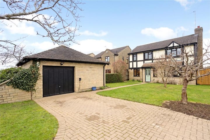 Entire House Cotswold Views In Cheltenham - Tewkesbury