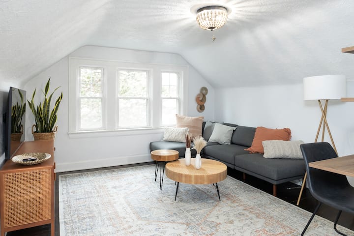 New*clean*contemporary*peloton* - Cleveland Heights, OH