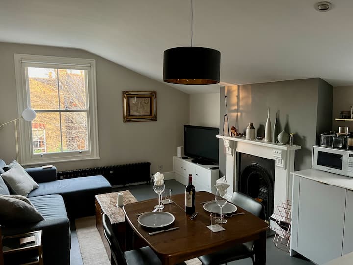 Sunny Attic Near Tooting Common - Streatham - London