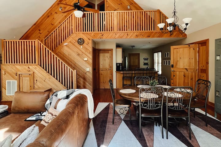 The Creek Cabin W/hottub - Suches, GA