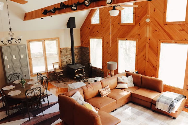 Creek Cabin Retreat W/ Hottub & Firepit - Suches, GA