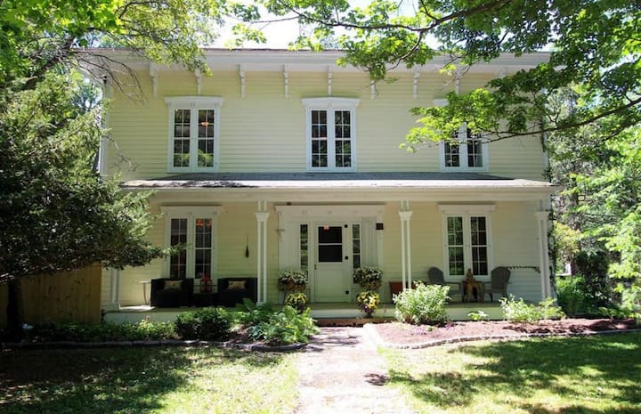 Baldwin Manor Experience: House + Apartment + Pool - Ithaca, NY