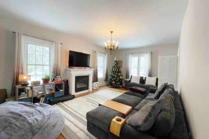 The Baldwin Manor: Sauna, Fireplaces, Pool - Finger Lakes, NY