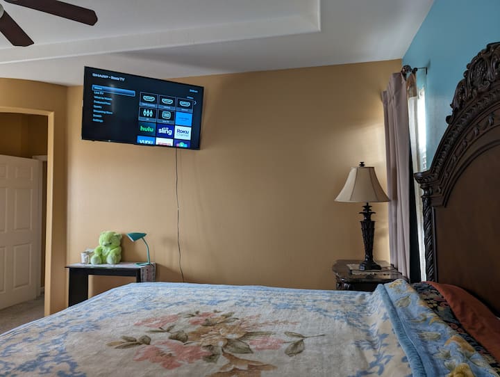 Beautifully Furnished Large Master Bedroom Suite - Tracy, CA