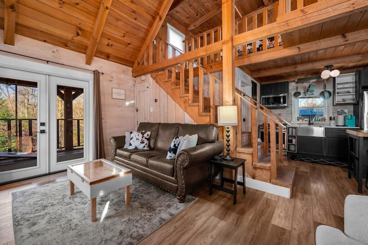 Peaceful Side Of The Smokies! Hot Tub! Sleeps 6. - Townsend, TN