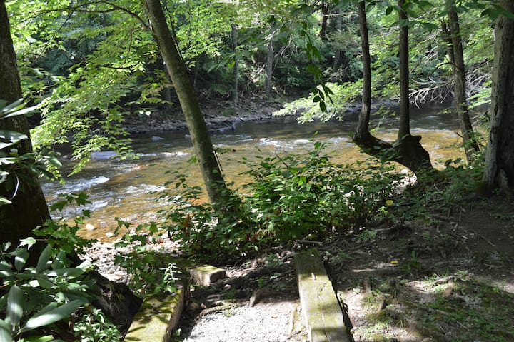 Stay Waterfront. Stay Cheat River Lodge - Elkins, WV