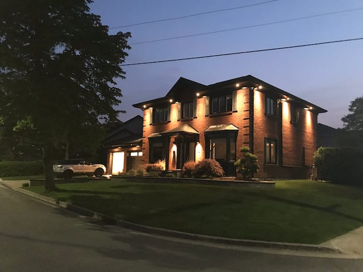 4 Bedroom House - Bedford