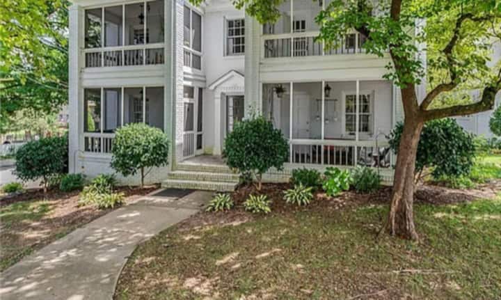 Elizabeth Charm - Charlotte