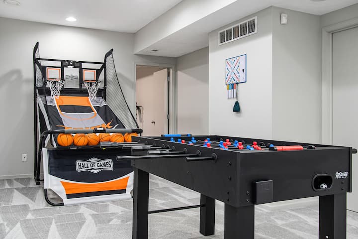 Relax In Style! 5br Home, Hot Tub & Games! - Bennington, NE