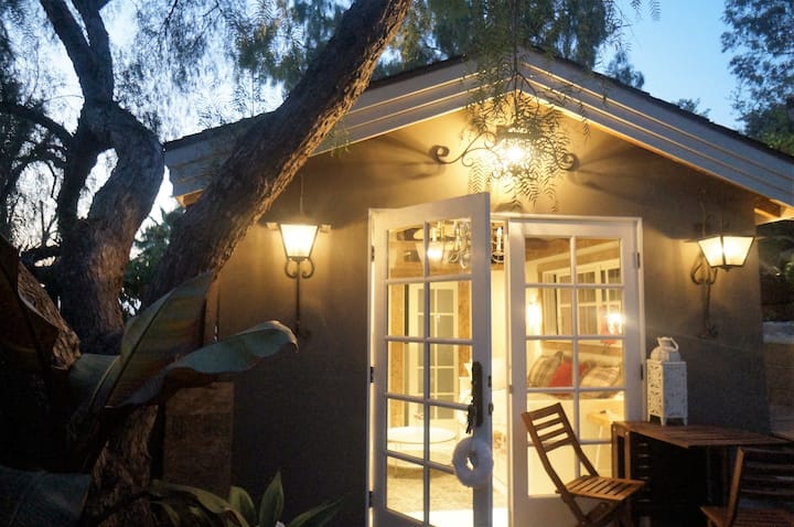 Darling Guesthouse In The Hills + Private Patio - Los Angeles, CA