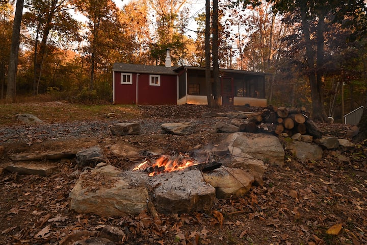 Rockland Fishing Cabin - Front Royal, VA