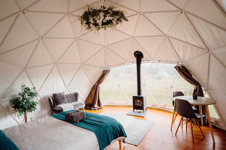 Cosy Dome With Private Hot Tub - Tenby