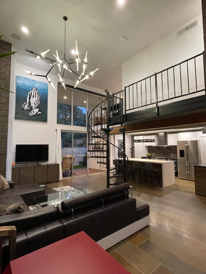 "Beadle Box" Architectural Loft W/ Doghouse + Golf - 메사