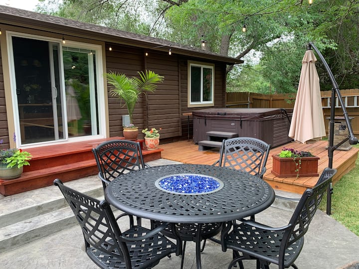 Modern Log Home 4 Blocks From Downtown - Sheridan, WY