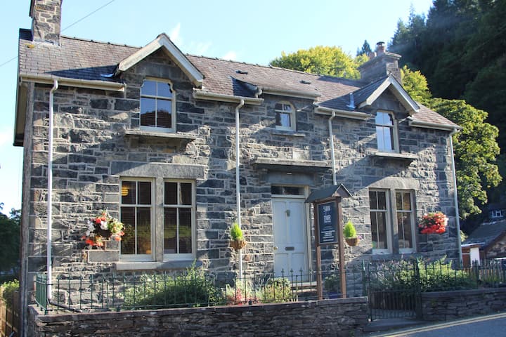 Swn-y-dwr Holiday Cottage - Betws-y-Coed