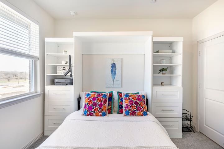 Bright Bedroom Steps By The Pool - 댈러스