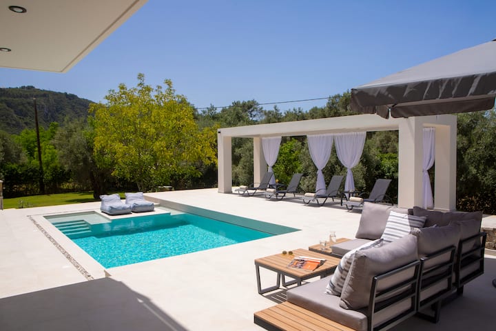 Luxury Olive Green Villa For 4+2 Guests. - Lefkada