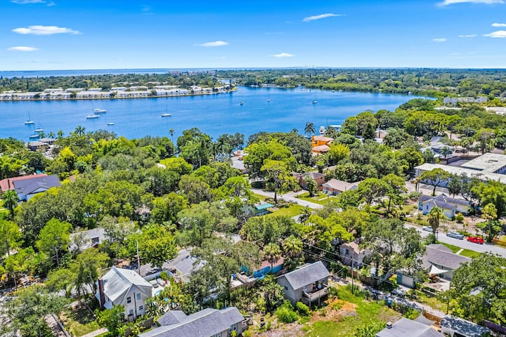 Newly Renovated Guest Studio - Gulfport, FL