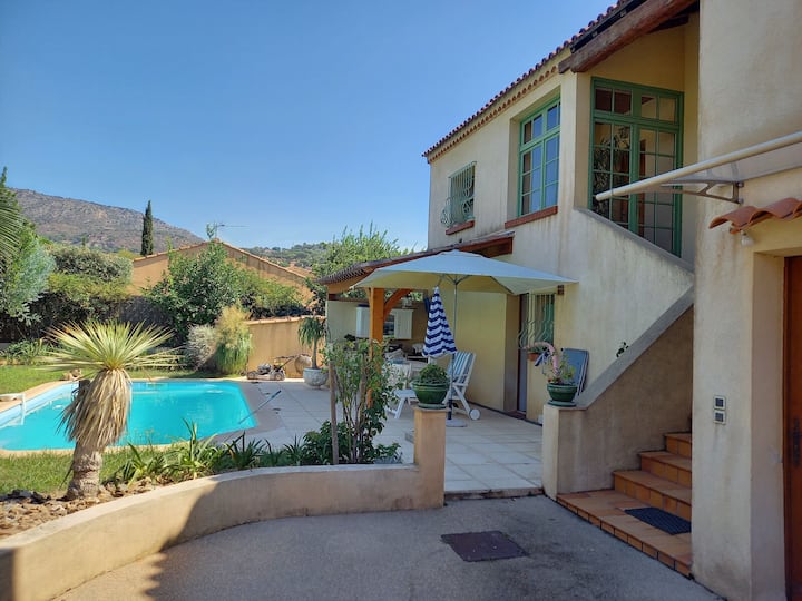 Agréable Et Idéalement Située - Bormes-les-Mimosas